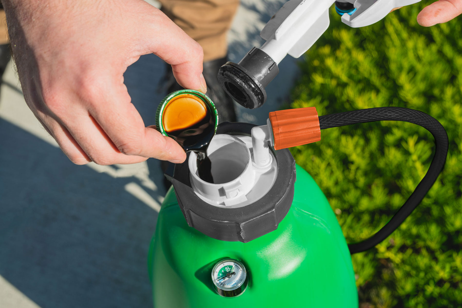 EzySpray™ 5L Pump-Free Garden Sprayer - Holman Industries